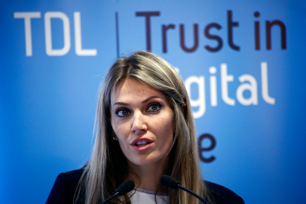 L'Echo: Βρέθηκαν τσάντες με μετρητά στο σπίτι της Εύας Καϊλή | Liberal.gr