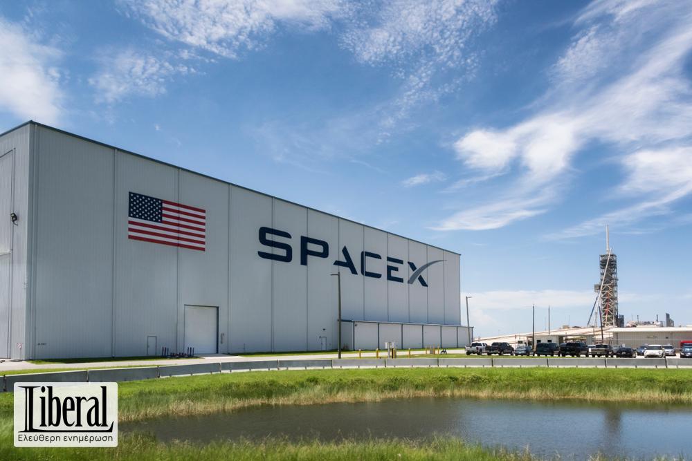 Στο εδώλιο η SpaceX: Δύο πρώην εργαζόμενοι καταγγέλλουν απολύσεις και αμέλεια για την ασφάλεια ...