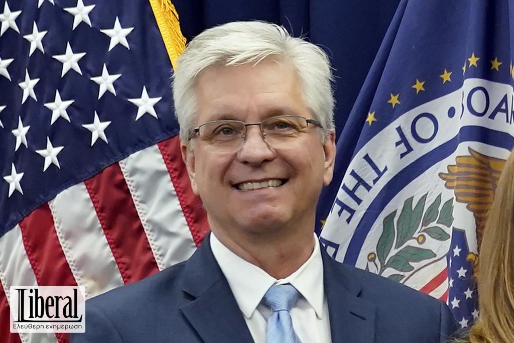 Ο Ντόναλντ Τραμπ εξετάζει τον Κρίστοφερ Γουόλερ ως νέο επικεφαλής της Fed | Liberal.gr